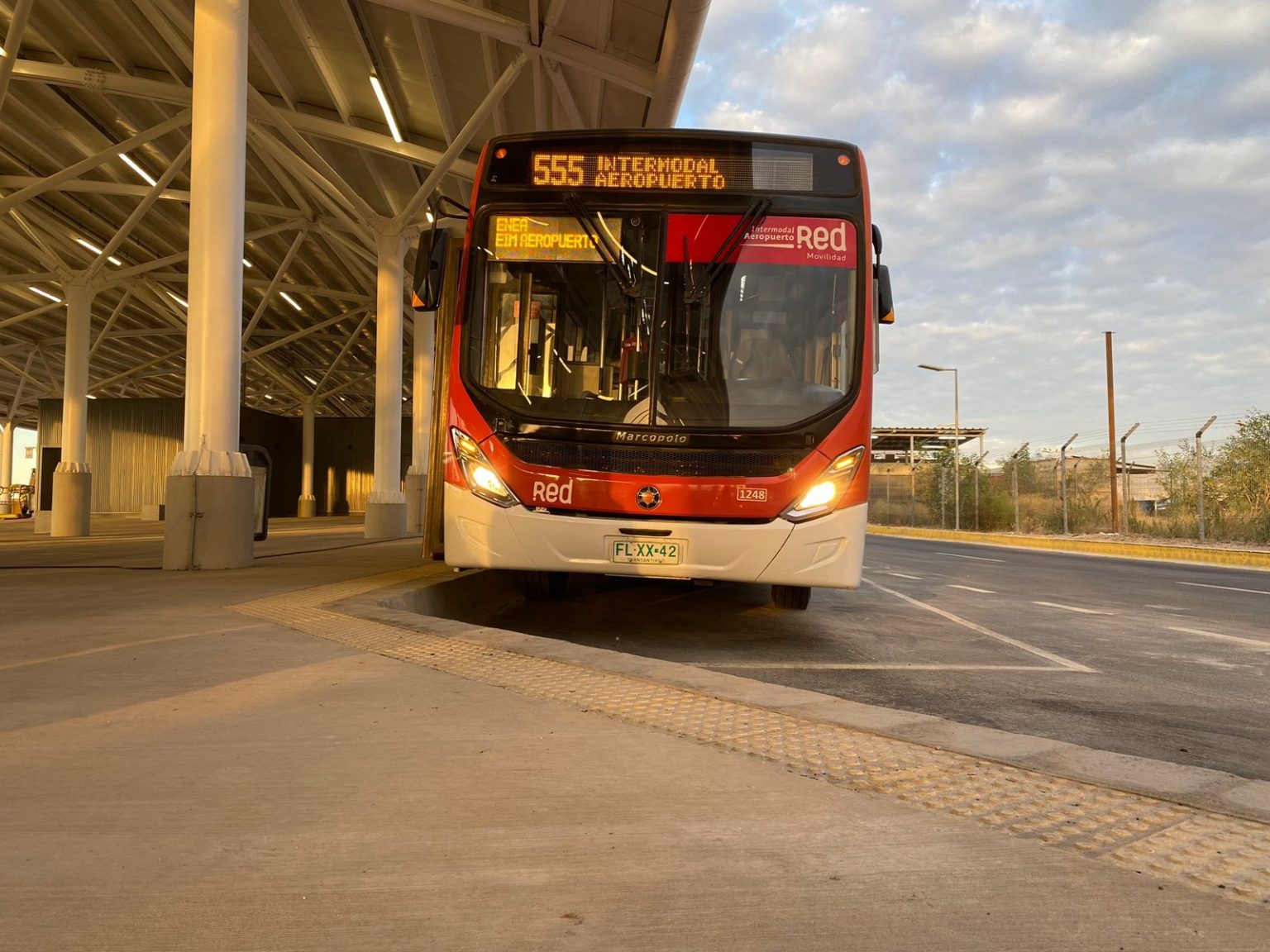 Santiago de Chile inaugura una línea de buses regulares al Aeropuerto ...