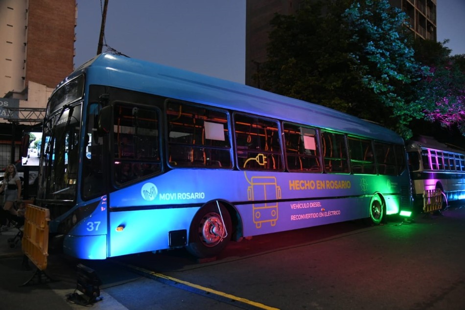 Rosario: presentan un nuevo colectivo diésel reconvertido a trolebús ...